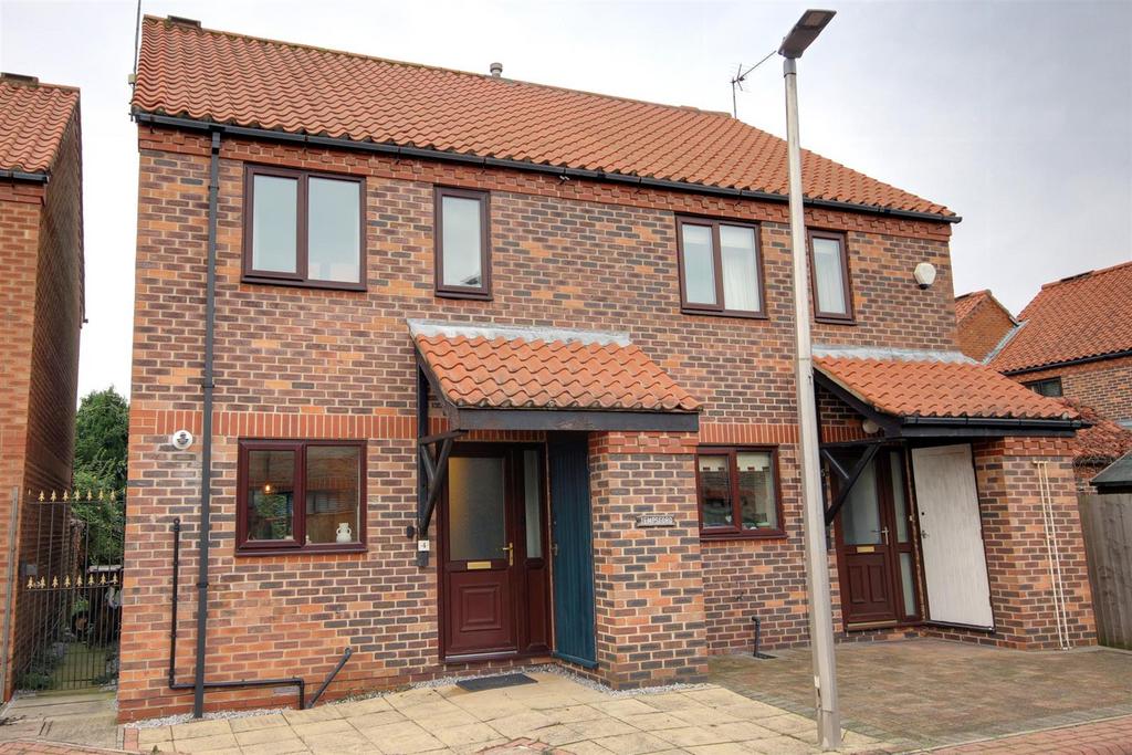 Lairgate, Beverley 2 bed semi-detached house - £269,950
