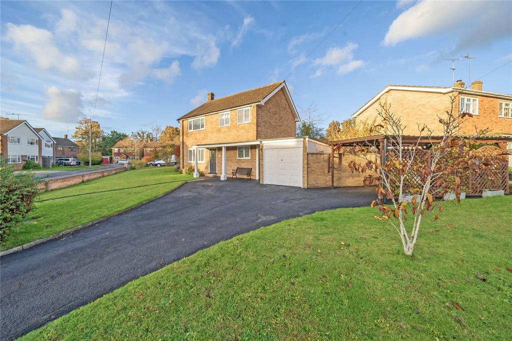 Foxhurst Road, Ash Vale GU12 4 bed detached house - £600,000
