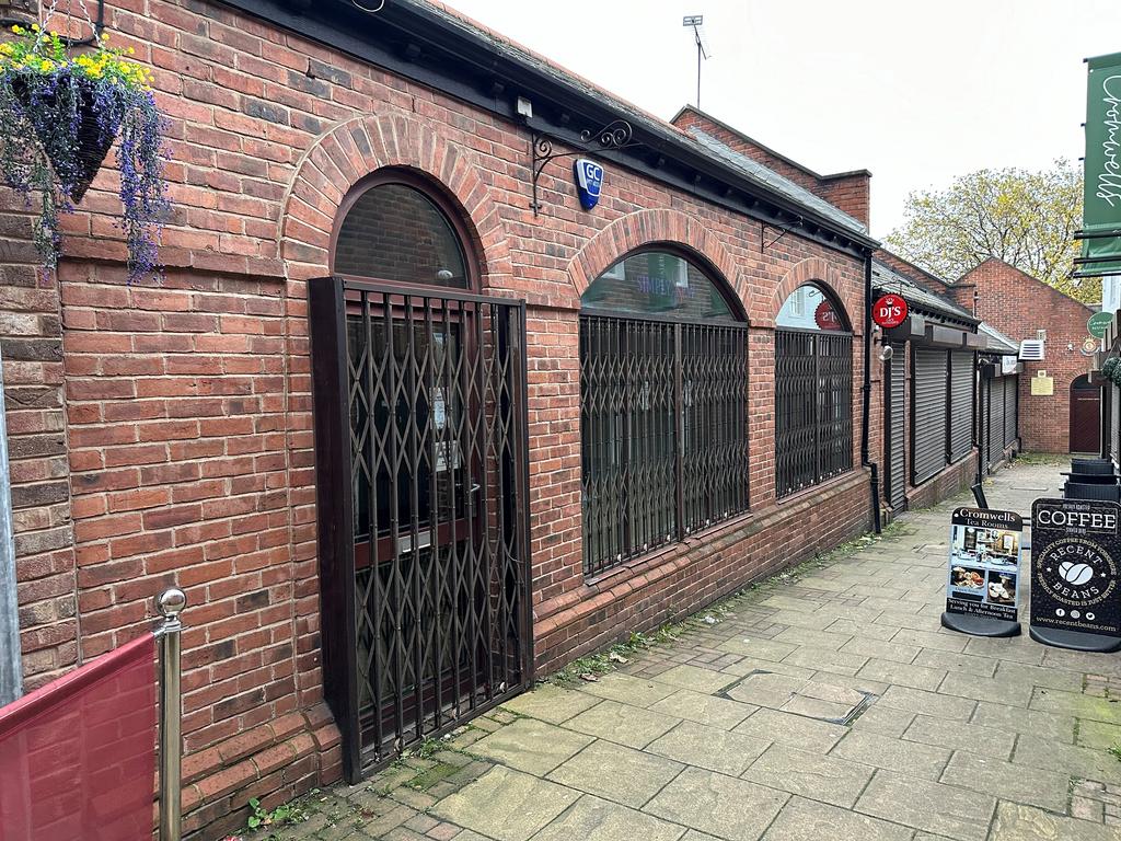 Maud's Yard, Pontefract WF8 Retail property (high street) - £85,000