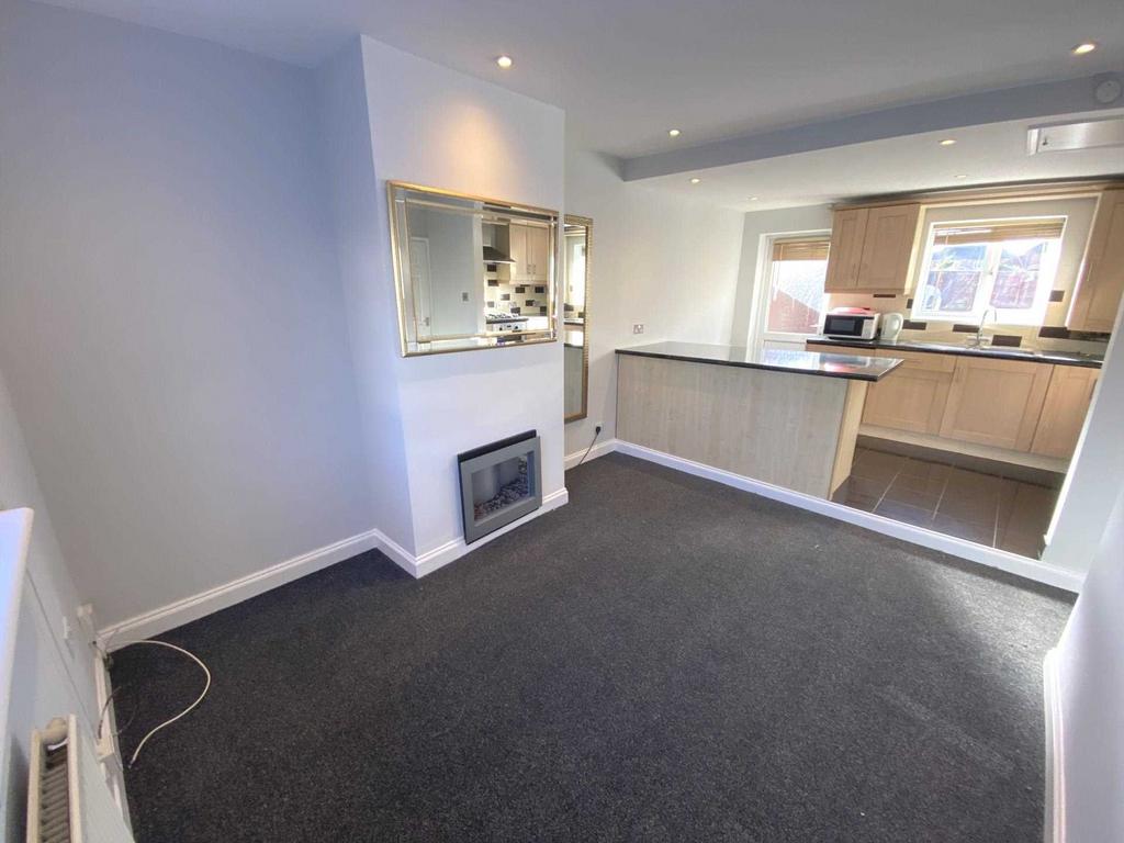 Rossington Avenue, Borehamwood 1 bed bungalow - £1,295 pcm (£299 pw)
