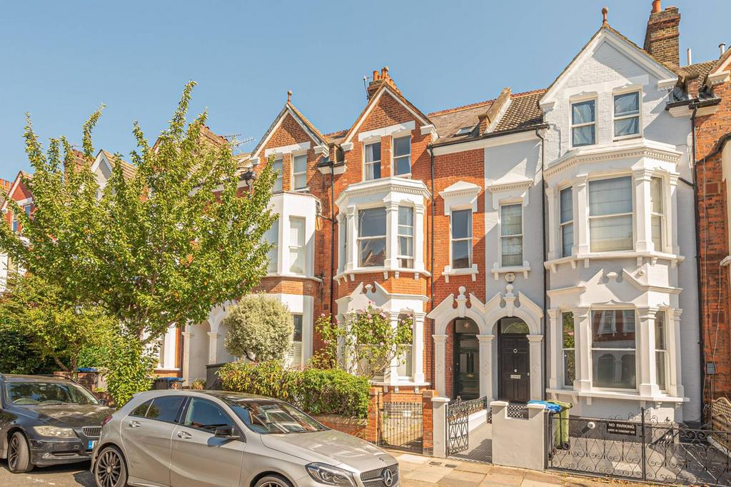 Callcott Road, Brondesbury, London, NW6 3 bed flat - £1,050,000