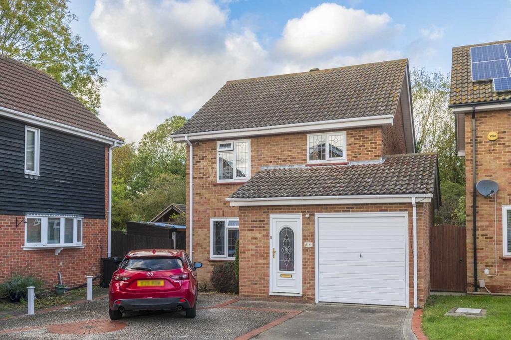 Roosevelt Road, Basildon SS15 3 bed detached house - £425,000