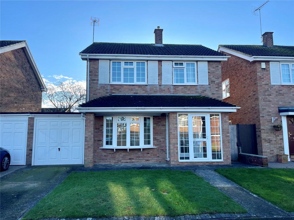 The Ramparts, Rayleigh, Essex, SS6 3 bed house for sale - £400,000