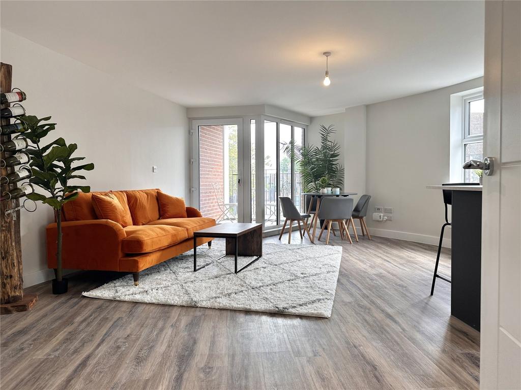 Ramparts, Wilton Road, Salisbury... 2 bed apartment for sale - £250,000
