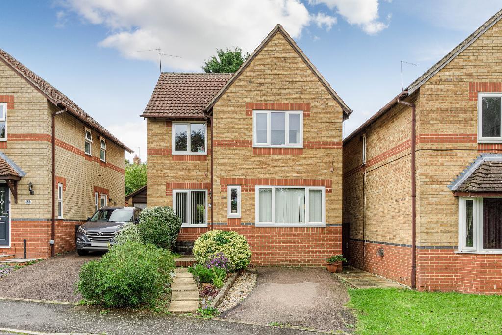 Desborough, Kettering NN14 4 bed detached house - £285,000
