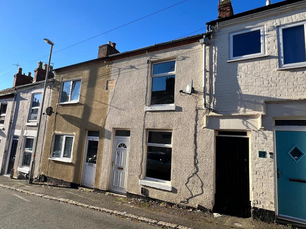 No chain - New Street, Rothwell... 2 bed terraced house - £147,500
