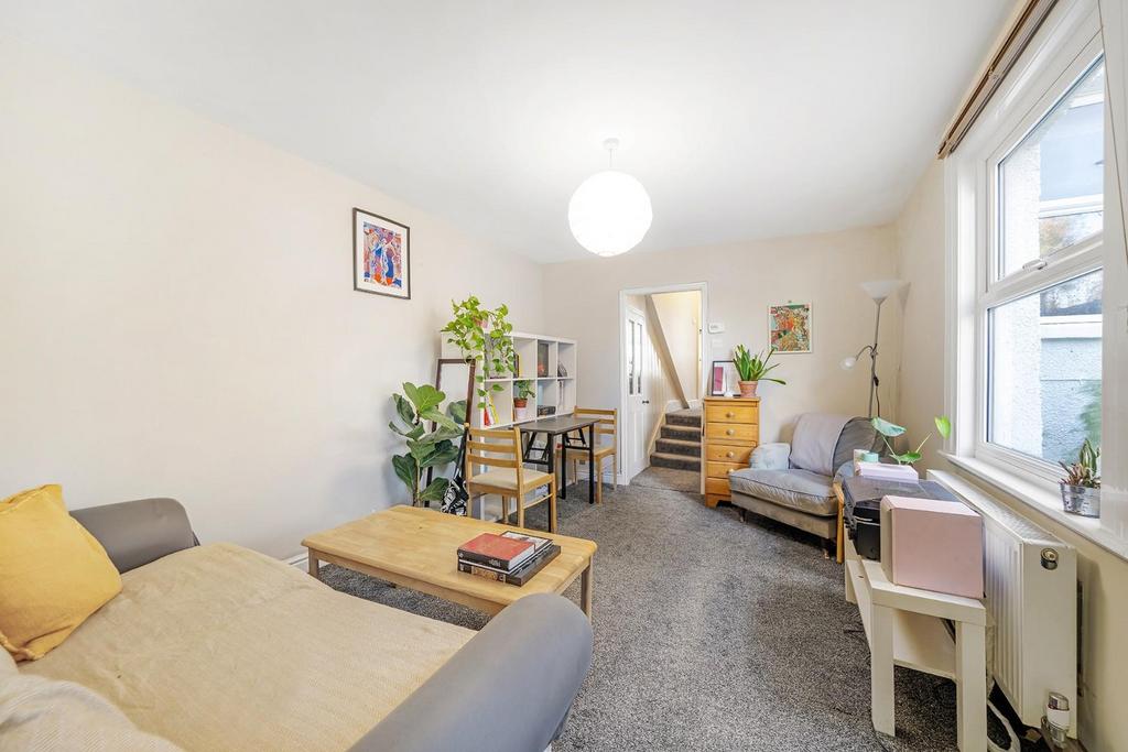 Kingswood Road, SW2 2 bed flat - £450,000