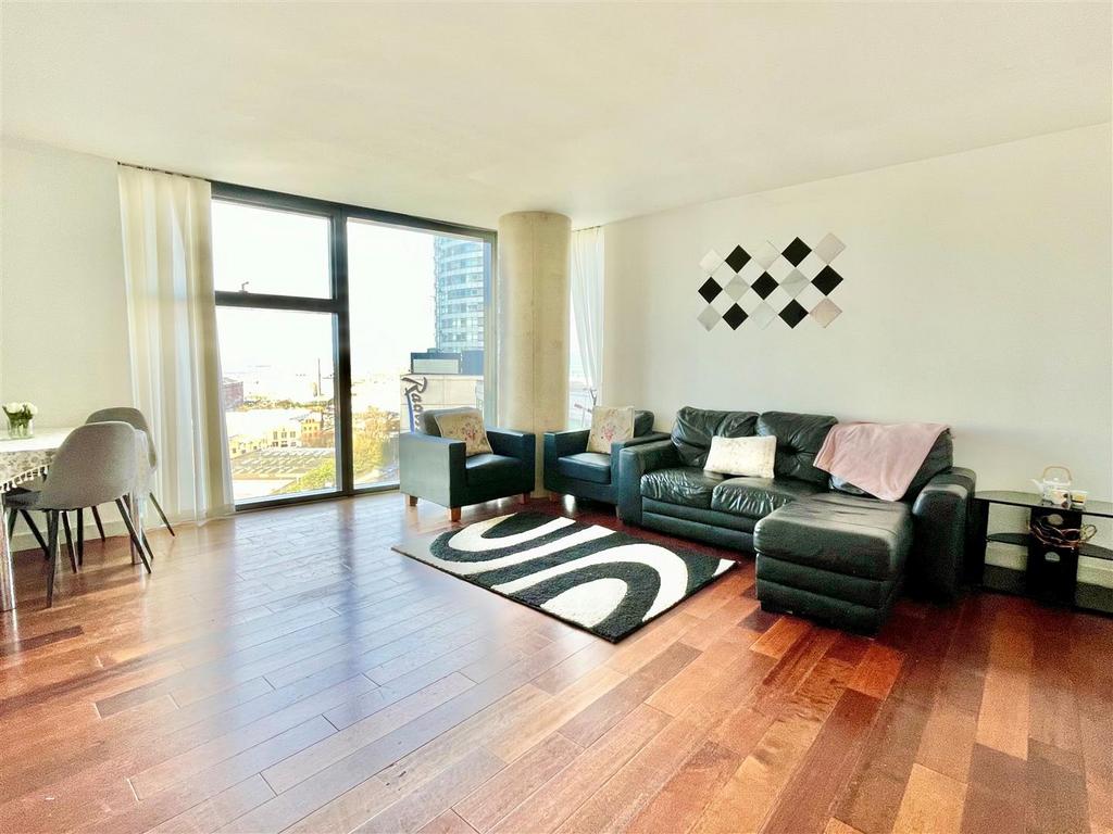 West Tower, 8 Brook Street, Liverpool 2 bed apartment for sale - £199,000