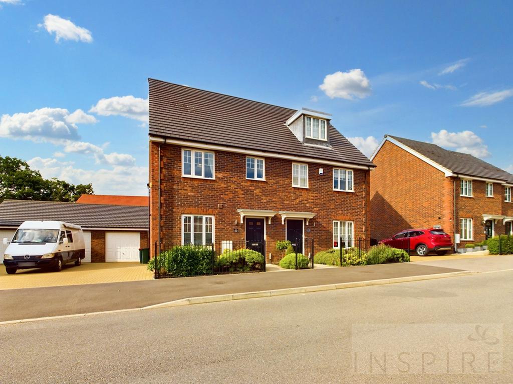 Crawley, Crawley RH10 3 bed semi-detached house - £430,000
