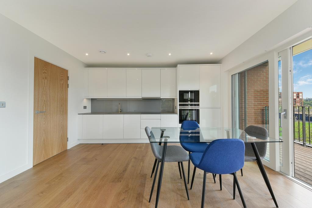 Queenscroft House, Colindale Gardens, Colindale NW9 2 bed apartment to ...