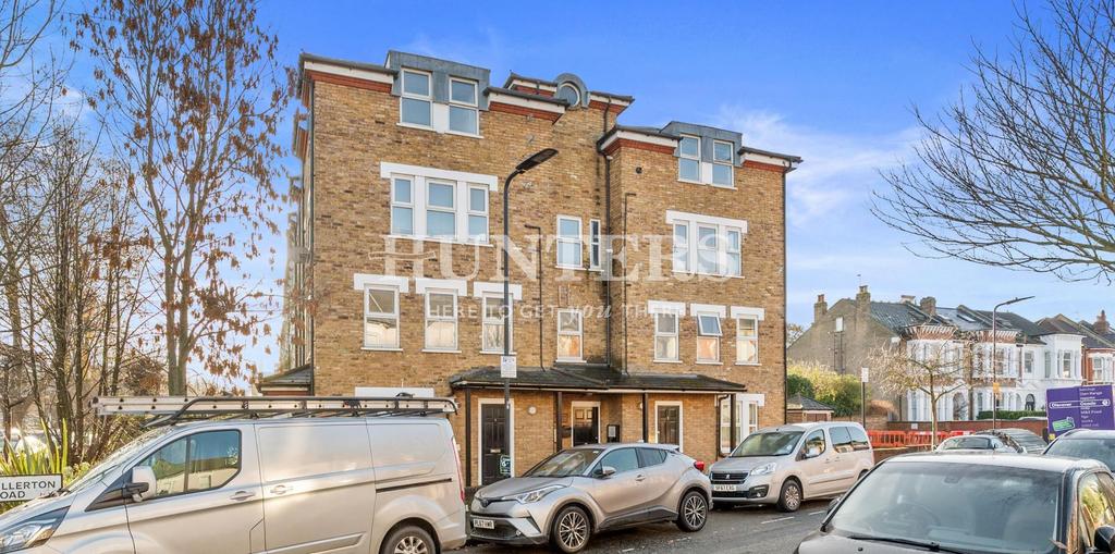 Queen Elizabeths Walk, London, N16 2 bed house - £1,995 pcm (£460 pw)