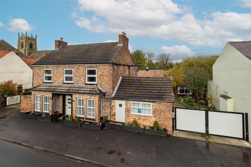Topcliffe, Thirsk 7 bed detached house - £800,000