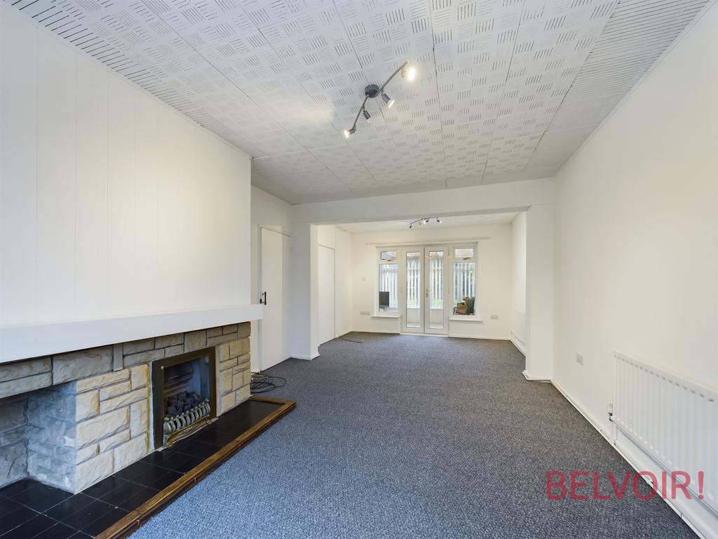Poolside, Newcastle-under-Lyme, CW3 3 bed detached house - £995 pcm (£ ...