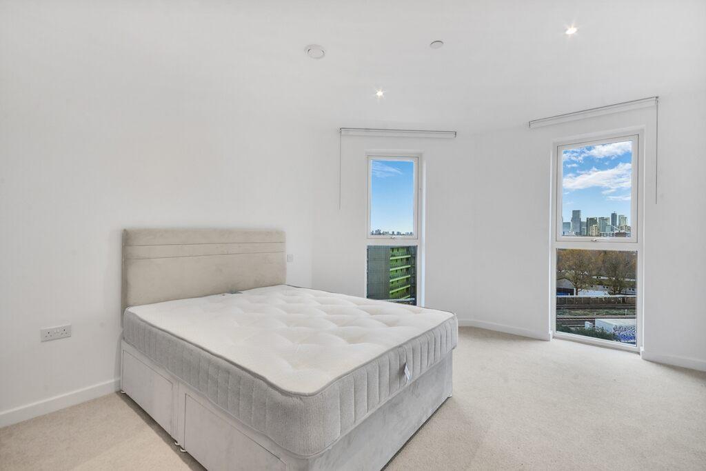 Dockley Road London SE16 2 bed apartment - £2,968 pcm (£685 pw)