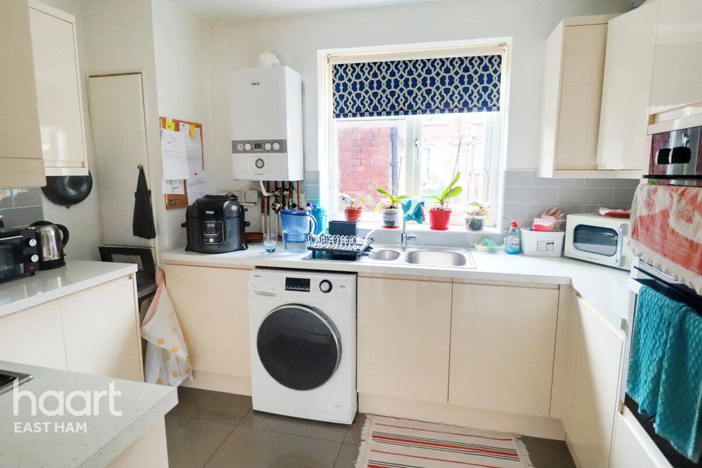 Sussex Road, London 3 bed flat for sale - £370,000
