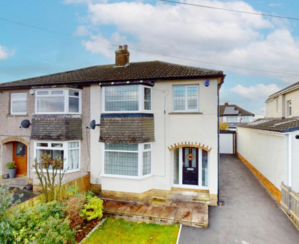 Grange Road, Eldwick, BD16 3 bed semi-detached house - £350,000