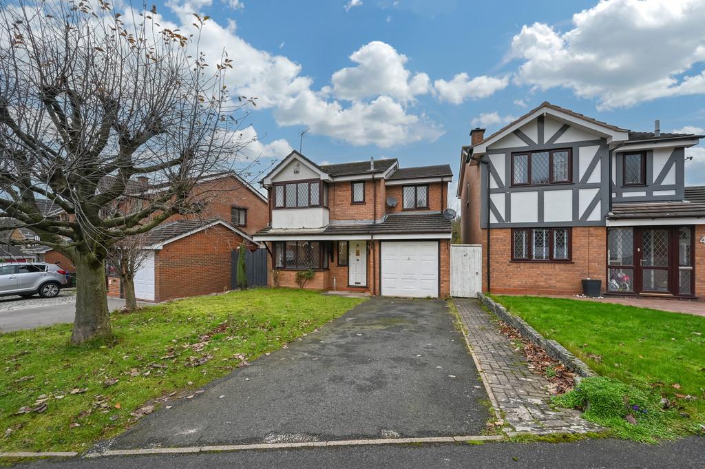 Salisbury Drive, Cannock WS12 4 bed detached house - £299,000