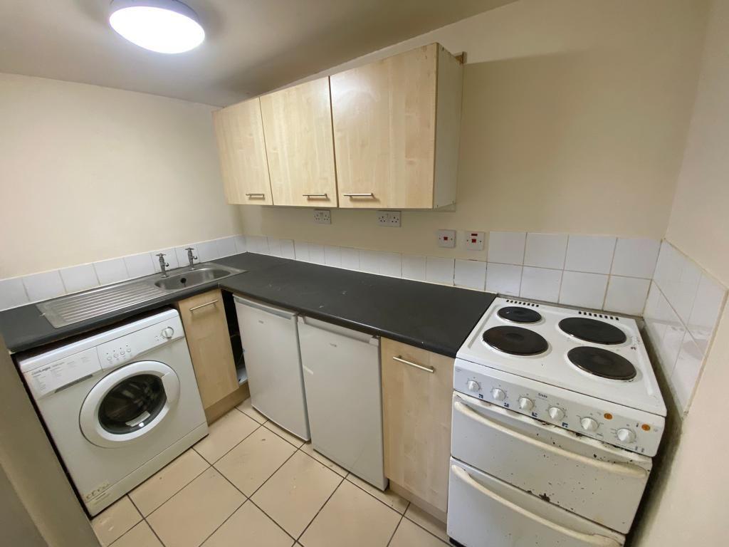 Tatton Road, Sale, Greater... 1 bed flat - £550 pcm (£127 pw)