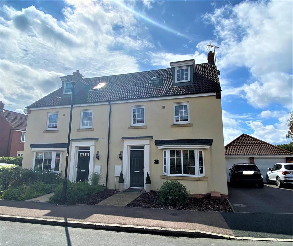 Kingdom Crescent, Swindon SN25 4 bed semi-detached house - £320,000