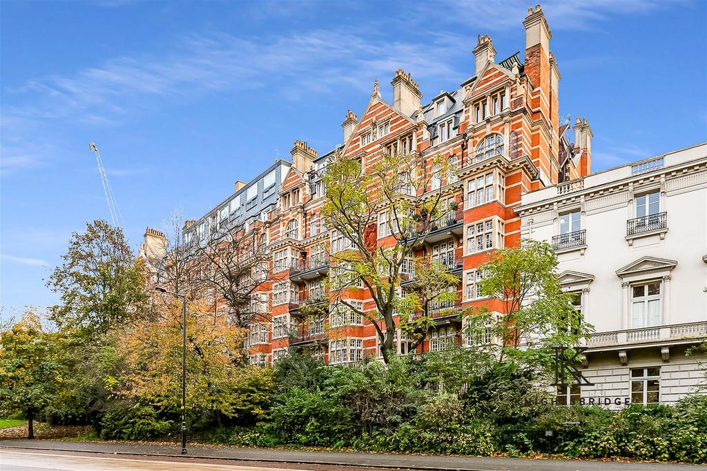 42 Parkside, London SW1X 4 bed flat to rent - £15,167 pcm (£3,500 pw)