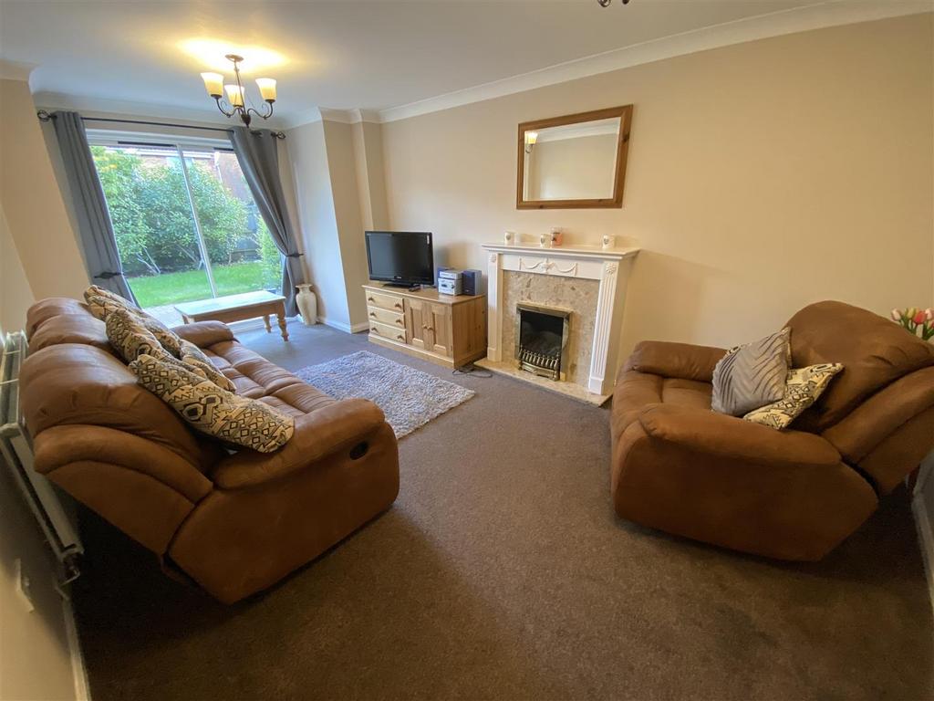 Eaton Wood, Swindon SN5 4 bed detached house - £400,000