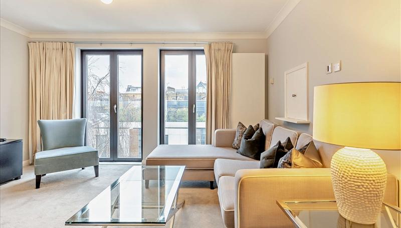 Fulham Road, South Kensington... 2 bed flat - £3,900 pcm (£900 pw)