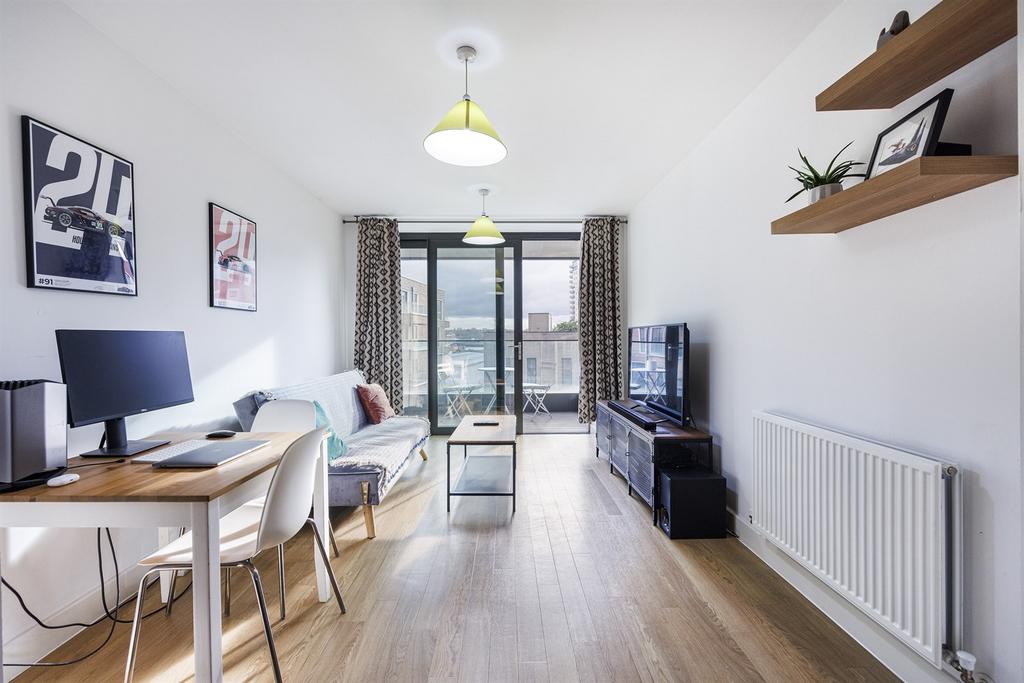Connaught Heights, E16 1 bed flat - £1,700 pcm (£392 pw)