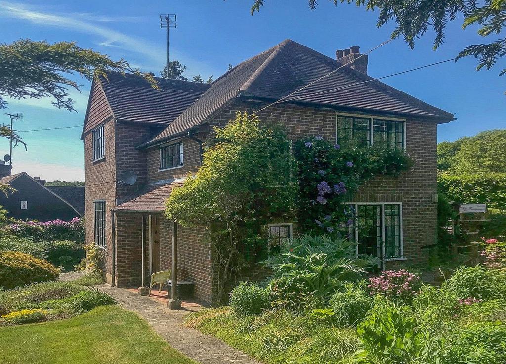 London Road, Balcombe 3 bed detached house for sale - £650,000
