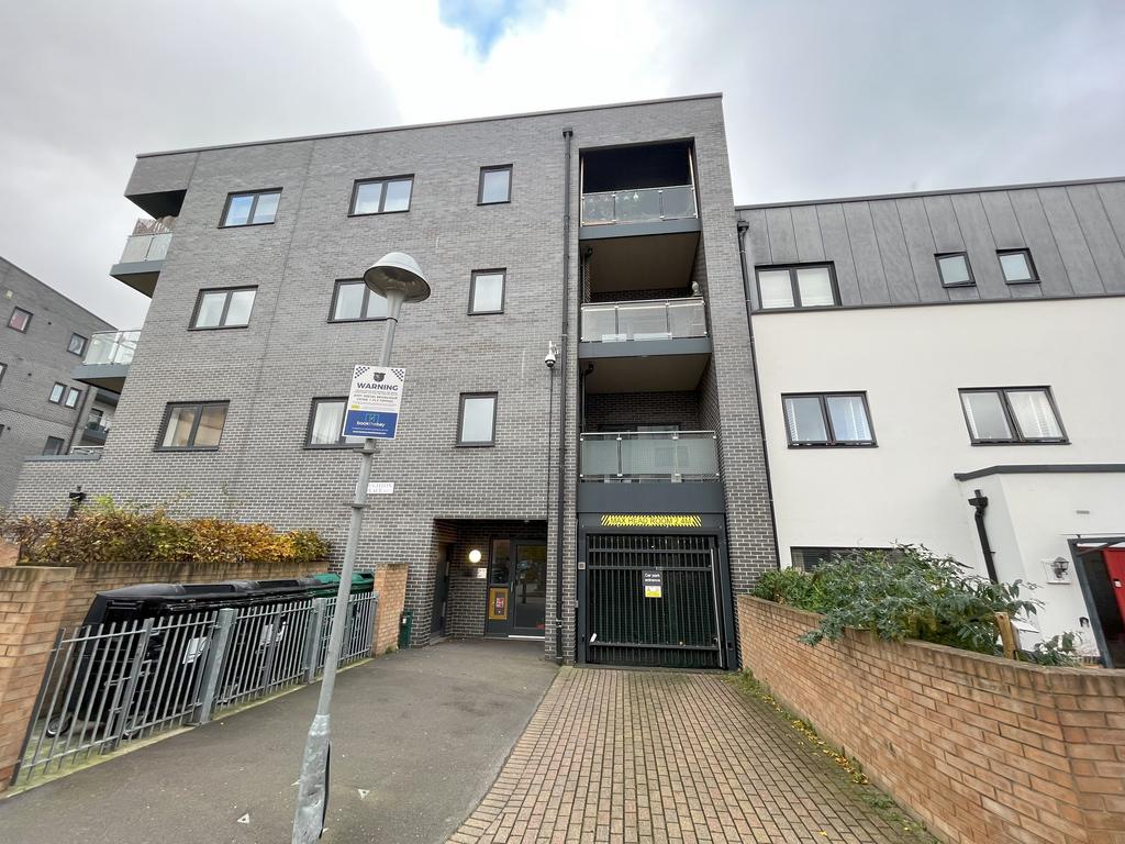 Sudeley Court, Broughton Place... 2 bed flat - £1,900 pcm (£438 pw)