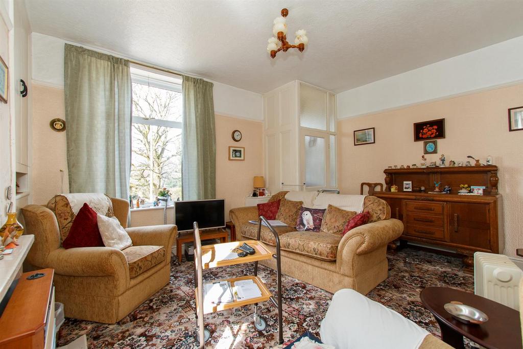 Marsh Lane, High Peak SK22 2 bed semi-detached house - £160,000