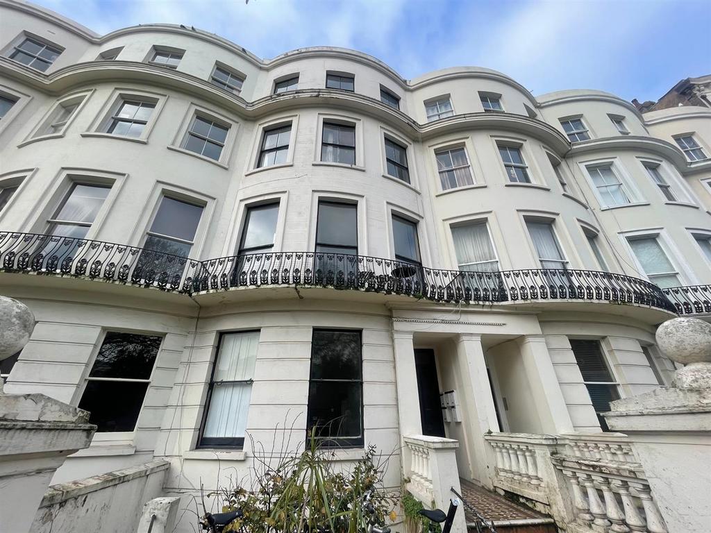 Vernon Terrace, Brighton 2 bed flat - £1,500 pcm (£346 pw)