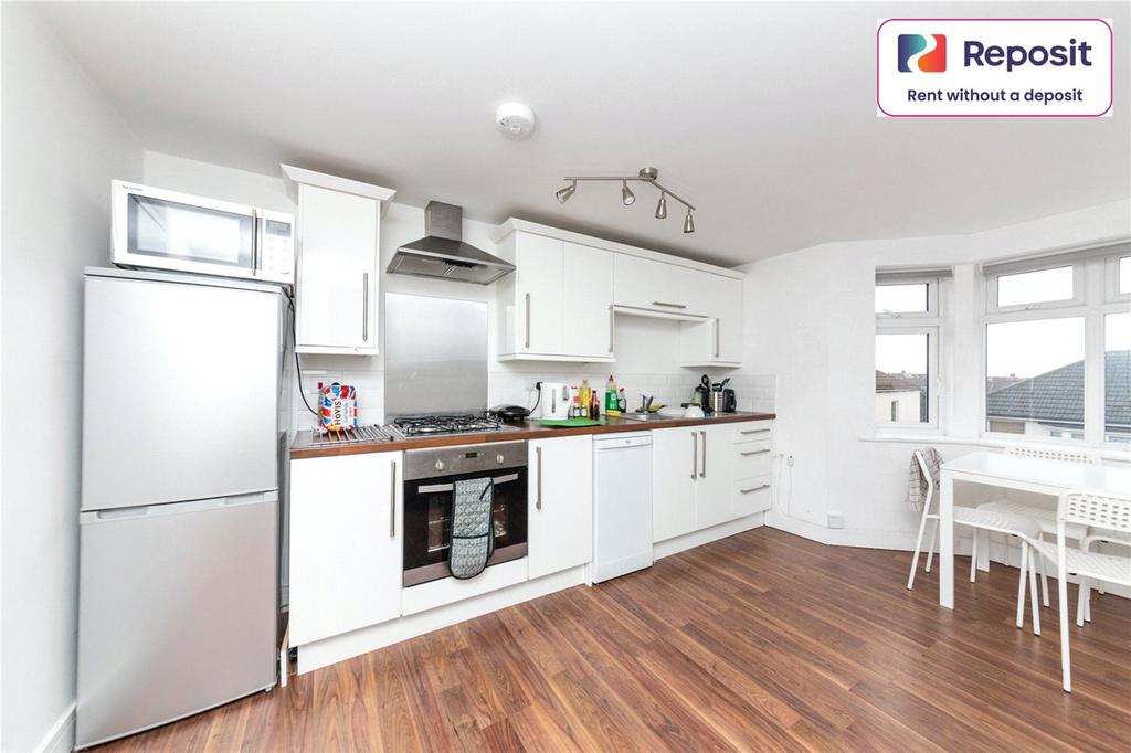 Carlyle Avenue, Brighton BN2 2 bed flat - £1,850 pcm (£427 pw)