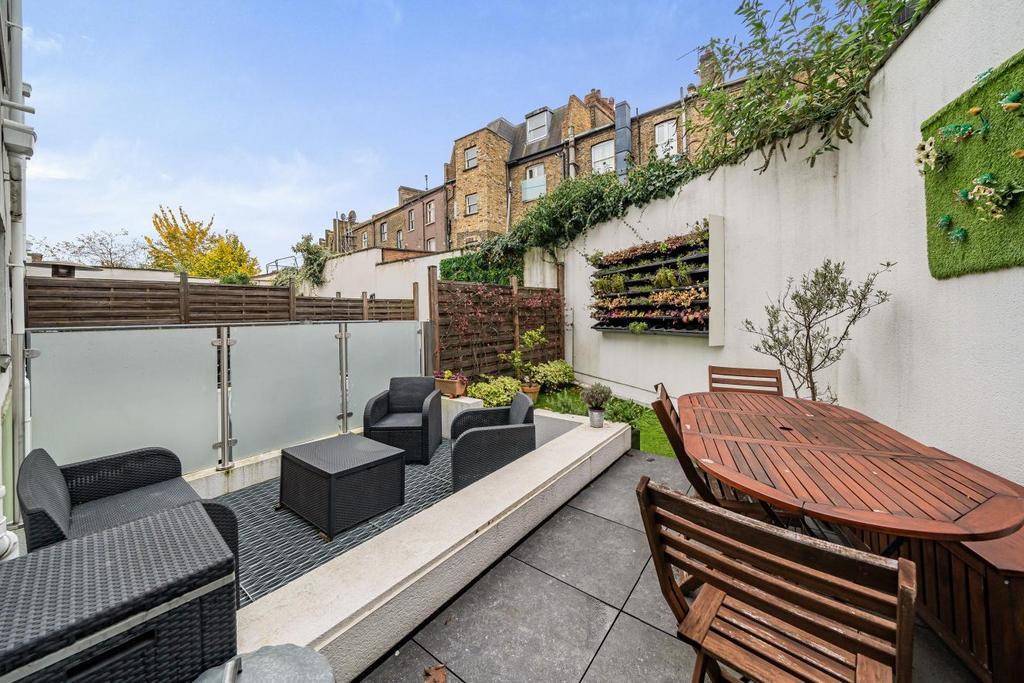 Rossiter Road, London 3 bed flat - £950,000