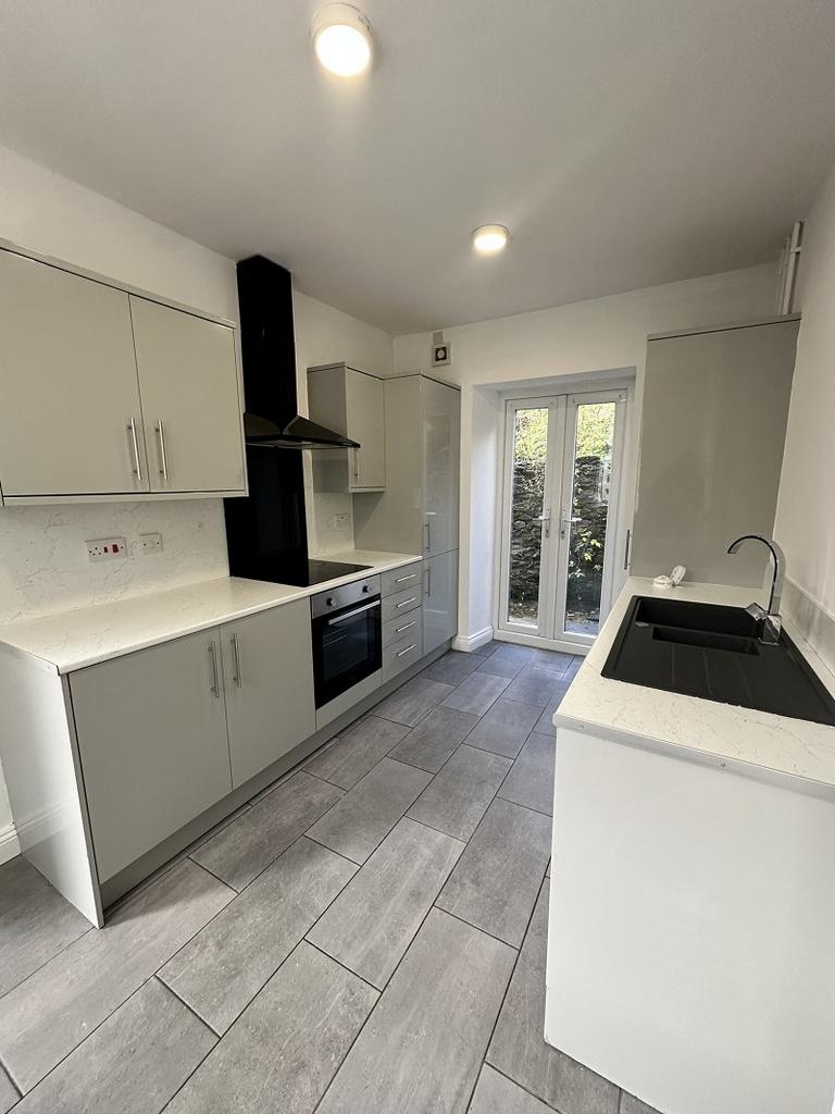 Brondeg Street, Tylorstown, Ferndale, Rhondda Cynon Taff. CF43 3AS 2 ...