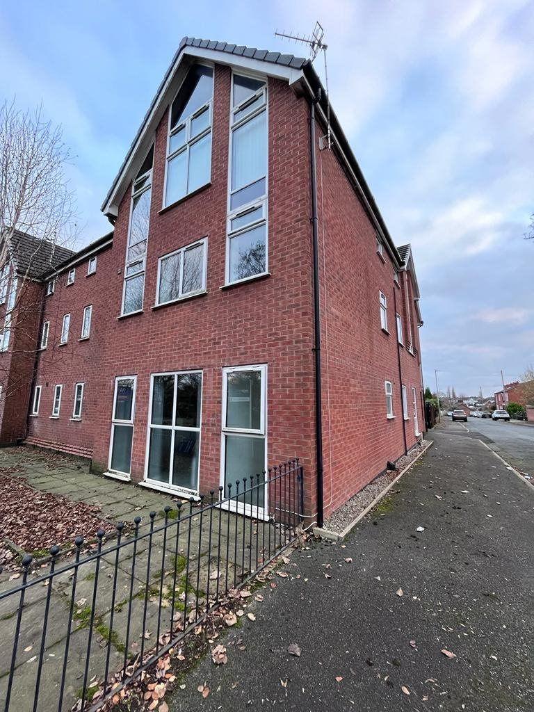Royal Court, Hindley WN2 4BU. 2 bed flat - £700 pcm (£162 pw)
