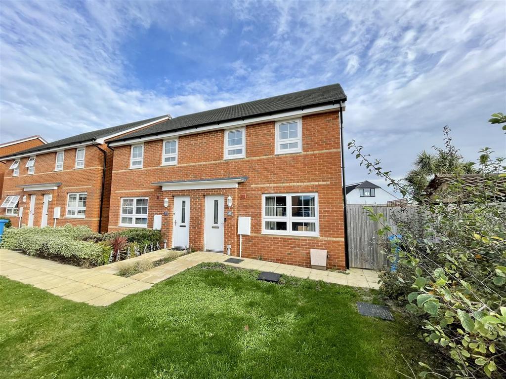 Tabitha Close, Poole BH15 3 bed semi-detached house - £350,000