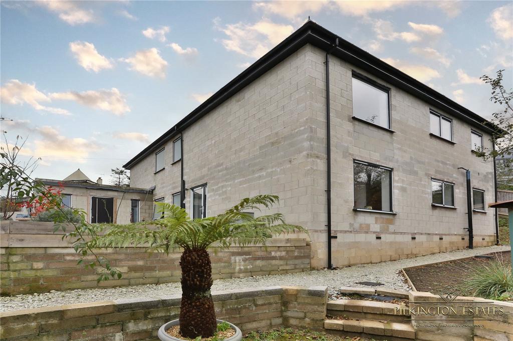 Millbrook, Torpoint PL10 5 bed detached house - £475,000