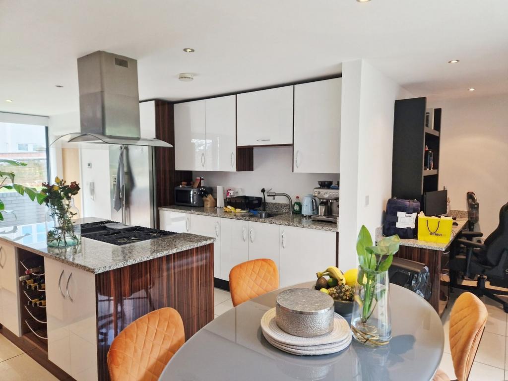 Lydia Court, 3 Cranmer Street... 2 bed apartment to rent - £1,150 pcm ...