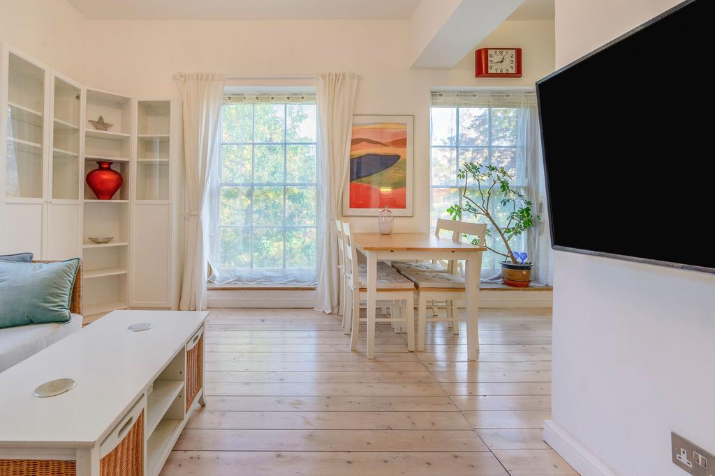 Old Royal Free Square, London, N1 1 bed apartment - £2,100 pcm (£485 pw)
