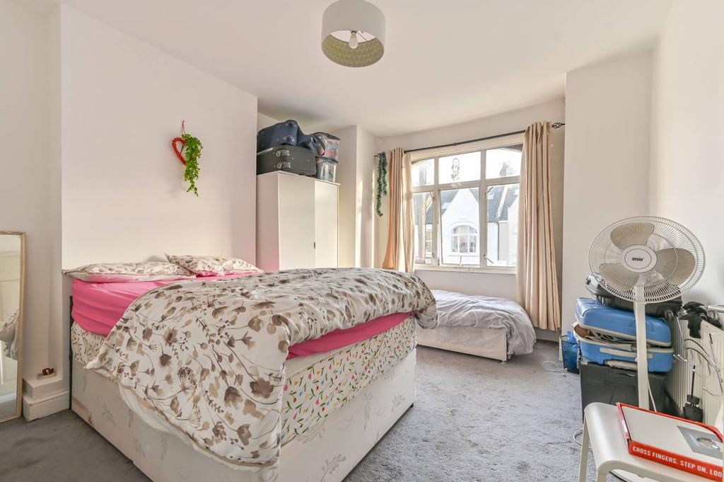 Osward Road, Balham, London, SW17 2 bed flat - £2,300 pcm (£531 pw)