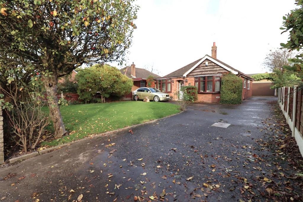 Stoneley Road, Crewe 2 bed detached bungalow for sale - £200,000