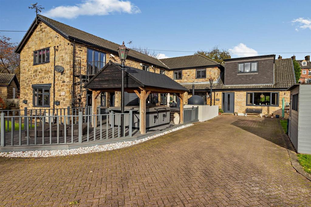 Hesley Bar, Thorpe Hesley, Rotherham 4 bed detached house - £825,000