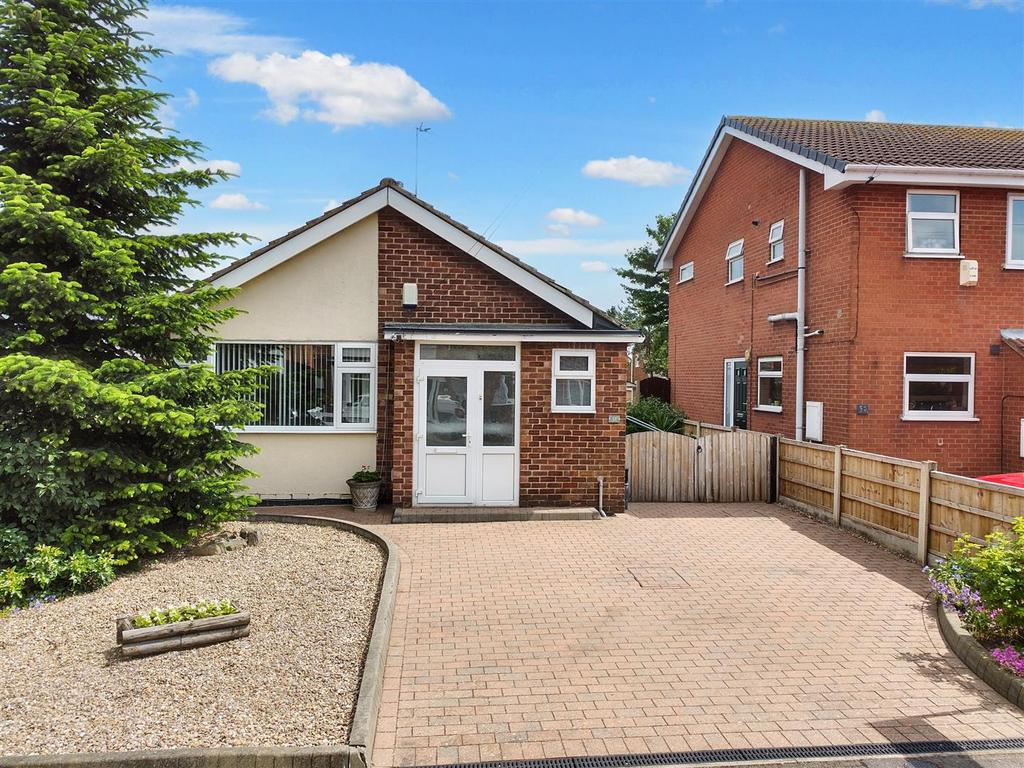 Oakland Avenue, Long Eaton 2 bed detached bungalow - £280,000