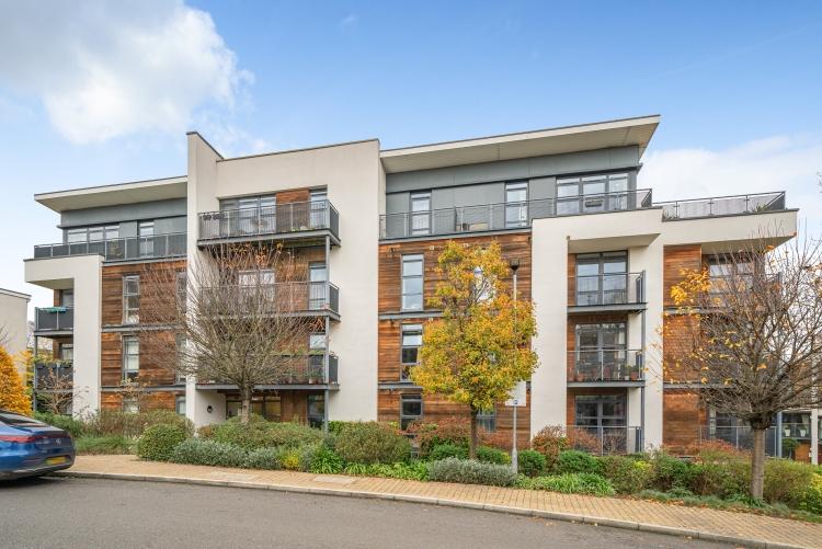 Stafford House Scott Avenue SW15 2 bed flat - £2,000 pcm (£462 pw)