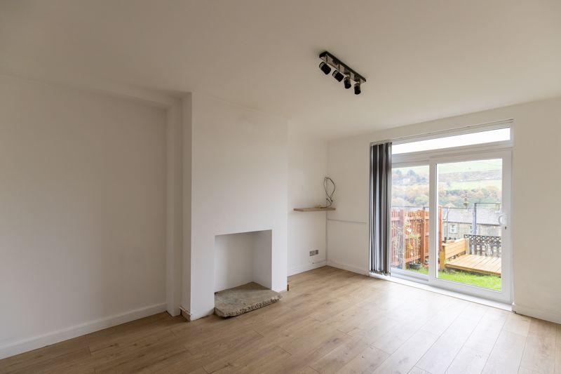 10 Norland View, Sowerby Bridge, HX6 2BB 4 bed end of terrace house - £ ...