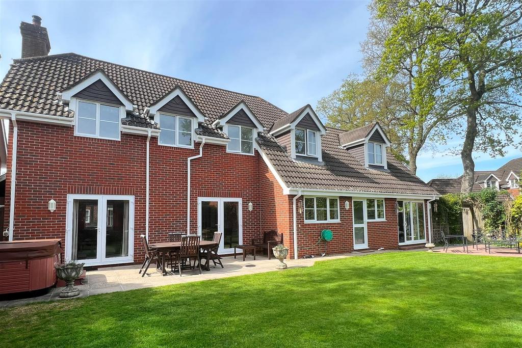 Bridleways Verwood Dorset 5 Bed Detached House £650 000