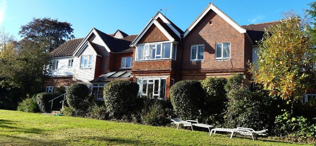 Echo Barn Lane, Farnham GU10 1 bed apartment - £750 pcm (£173 pw)