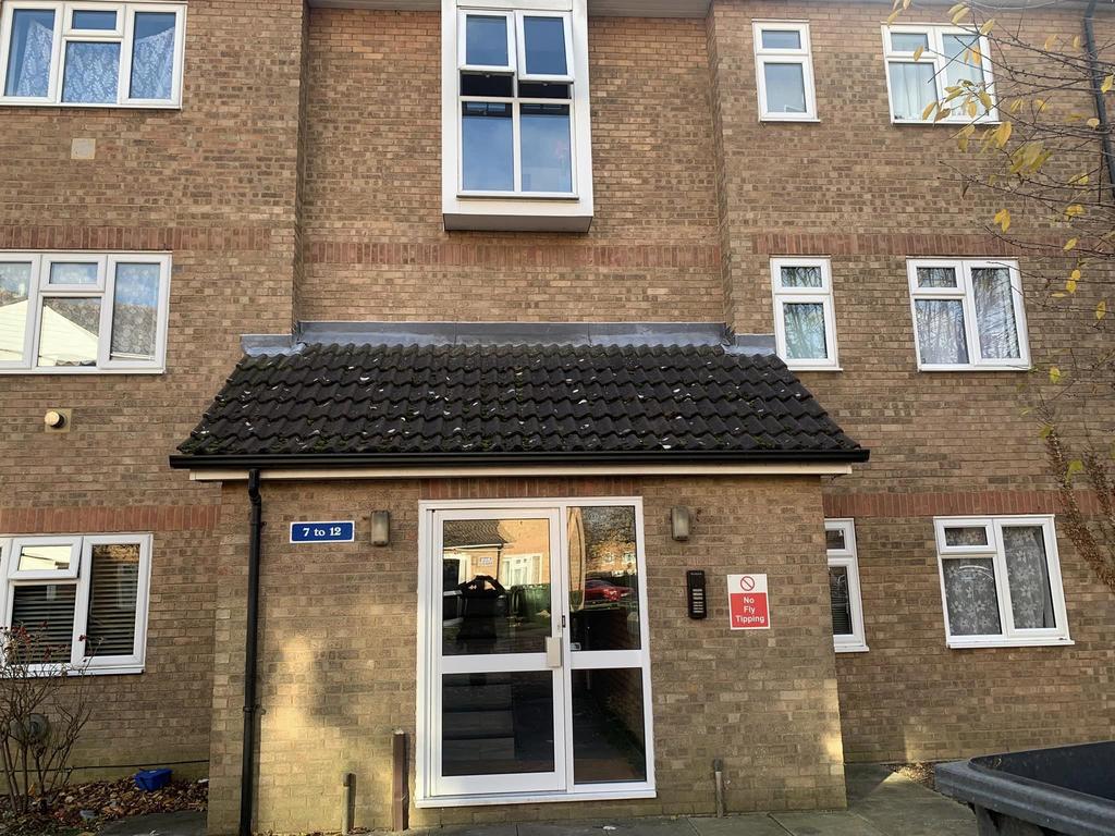 Quilter Close, Luton LU3 2 bed flat - £1,100 pcm (£254 pw)
