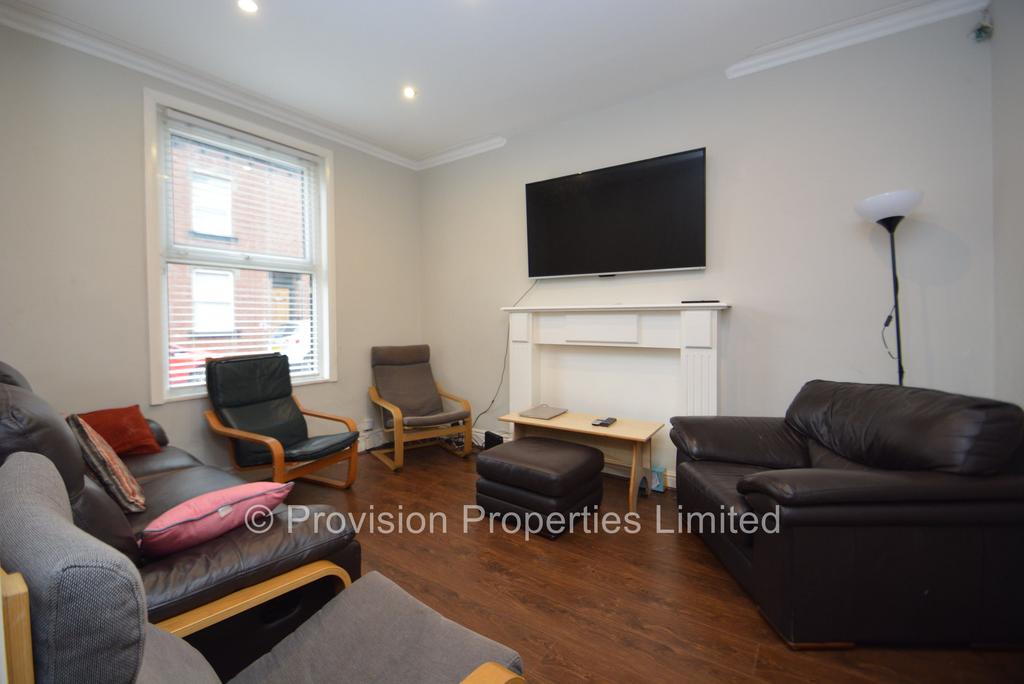 Welton Place, Hyde Park LS6 5 bed terraced house - £2,405 pcm (£555 pw)
