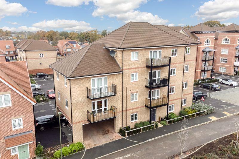 Bell Farm Way, Walton-On-Thames 1 bed apartment - £87,000